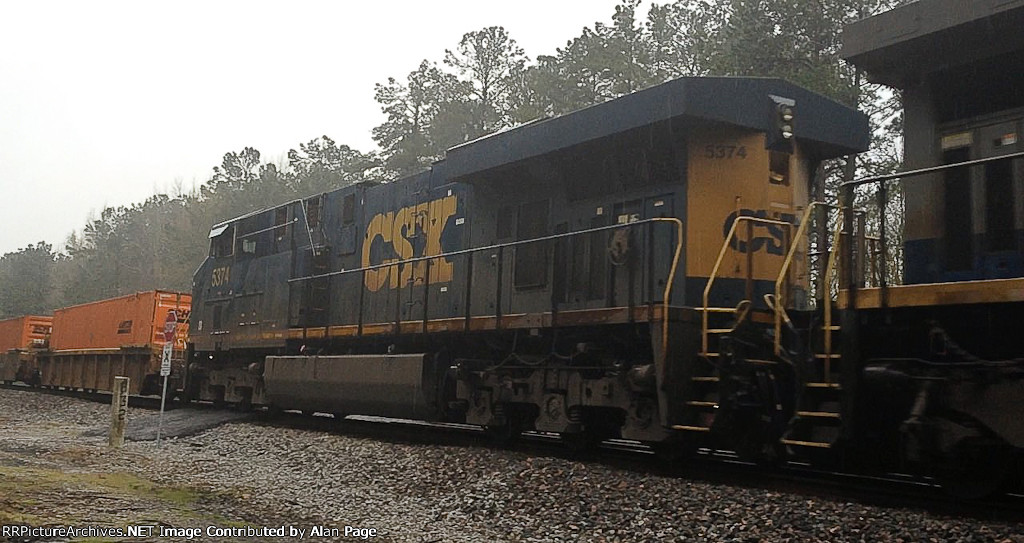 On a rainy March 28, CSX AC44CW 337 and ES40DC 5374